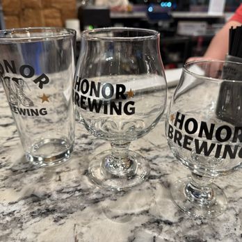 HONOR BREWING KITCHEN - Updated December 2025 - 79 Photos & 127 Reviews ...