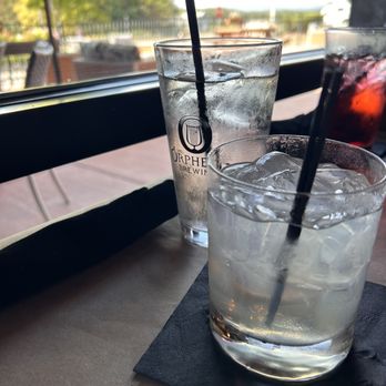 B&B TAVERN - Updated May 2024 - 340 Photos & 459 Reviews - 3568 Sixes ...