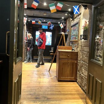 THE BEEHIVE INN - Updated December 2025 - 88 Photos & 85 Reviews - 18 ...