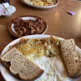 CAPITOL DINER - Updated October 2024 - 211 Photos & 361 Reviews - 800 ...