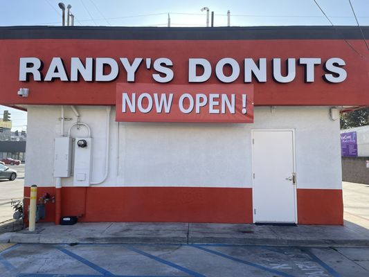 RANDY’S DONUTS - Updated September 2024 - 97 Photos & 42 Reviews - 4805 ...