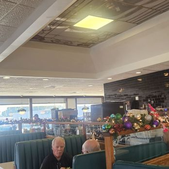 LANCERS RESTAURANT - Updated December 2025 - 694 Photos & 680 Reviews ...