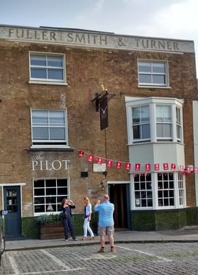 THE PILOT - Updated January 2026 - 23 Reviews - 68 River Way, London ...