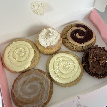 CRUMBL - WAYNE - Updated December 2025 - 68 Photos & 45 Reviews - 1271 ...