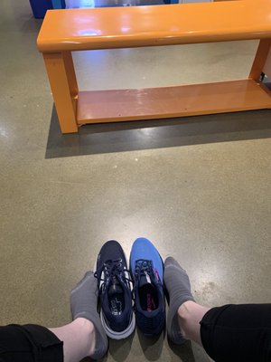 ROAD RUNNER SPORTS - Updated December 2025 - 45 Photos & 262 Reviews ...