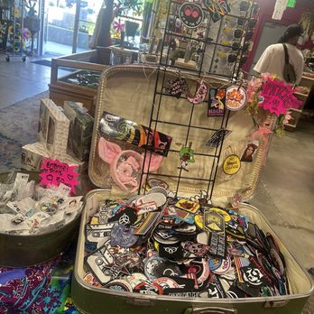 JUNKEE CLOTHING EXCHANGE - Updated August 2025 - 559 Photos & 404 ...