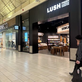 COQUITLAM CENTRE - Updated December 2025 - 13 Photos - 2929 Barnet ...