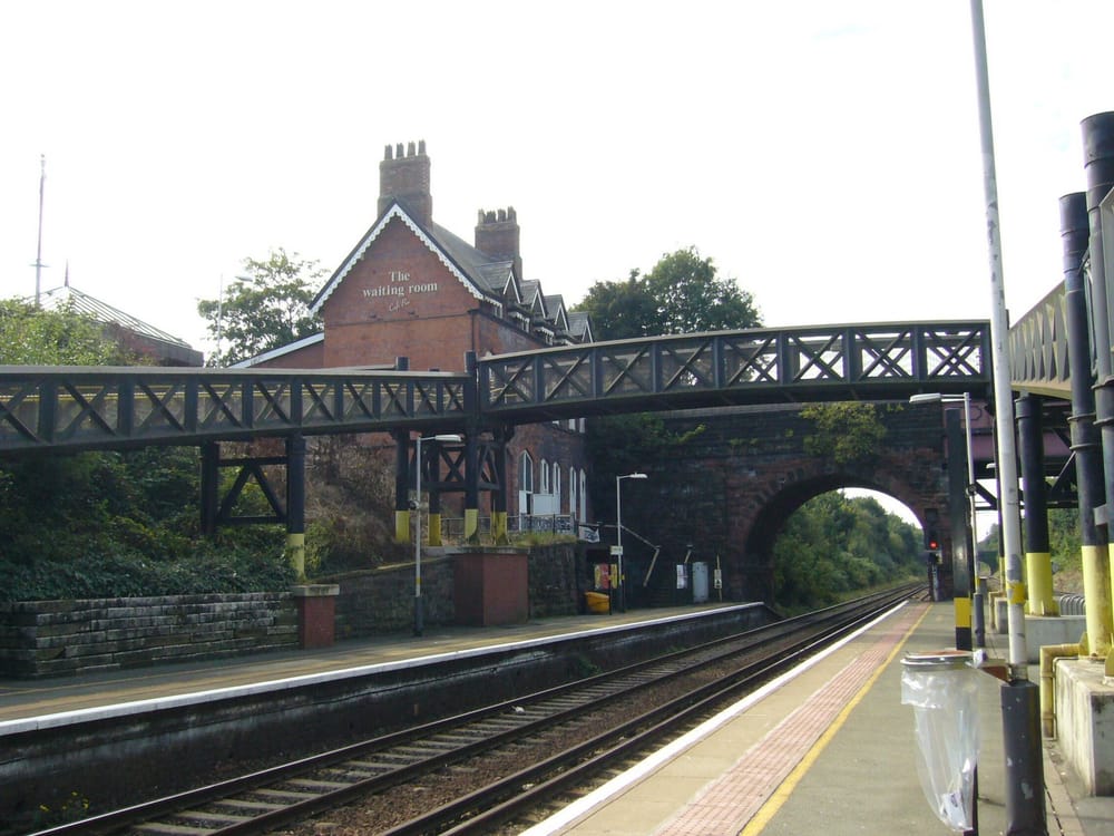 HUNTS CROSS RAILWAY STATION - 104-106 Hillfoot Avenue, Liverpool ...