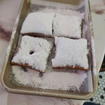BEIGNETS & BREW - Updated March 2025 - 58 Photos & 22 Reviews - 1415 ...