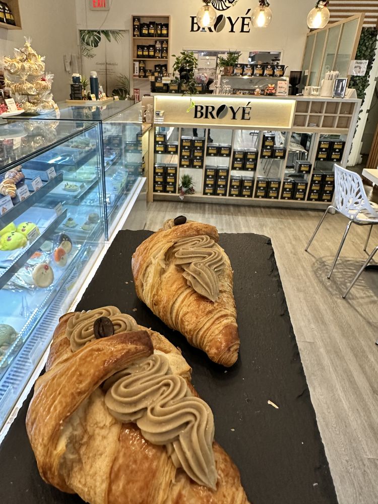 BROYÉ CAFE & BAKERY - Updated September 2024 - 335 Photos & 41 Reviews ...