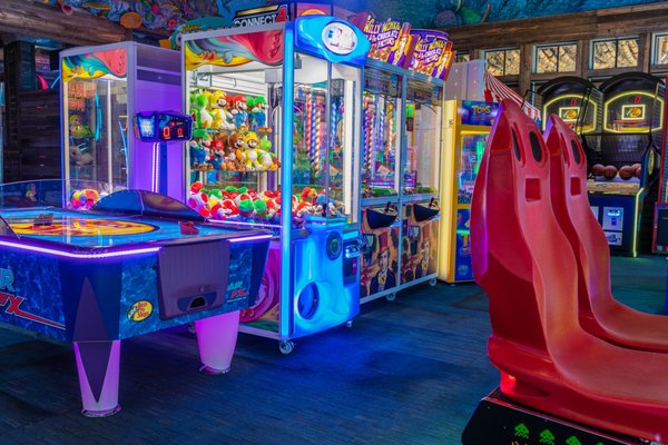 UNCLE BUCK’S FISHBOWL & GRILL - 127 Photos & 57 Reviews - 1000 Bass Pro ...