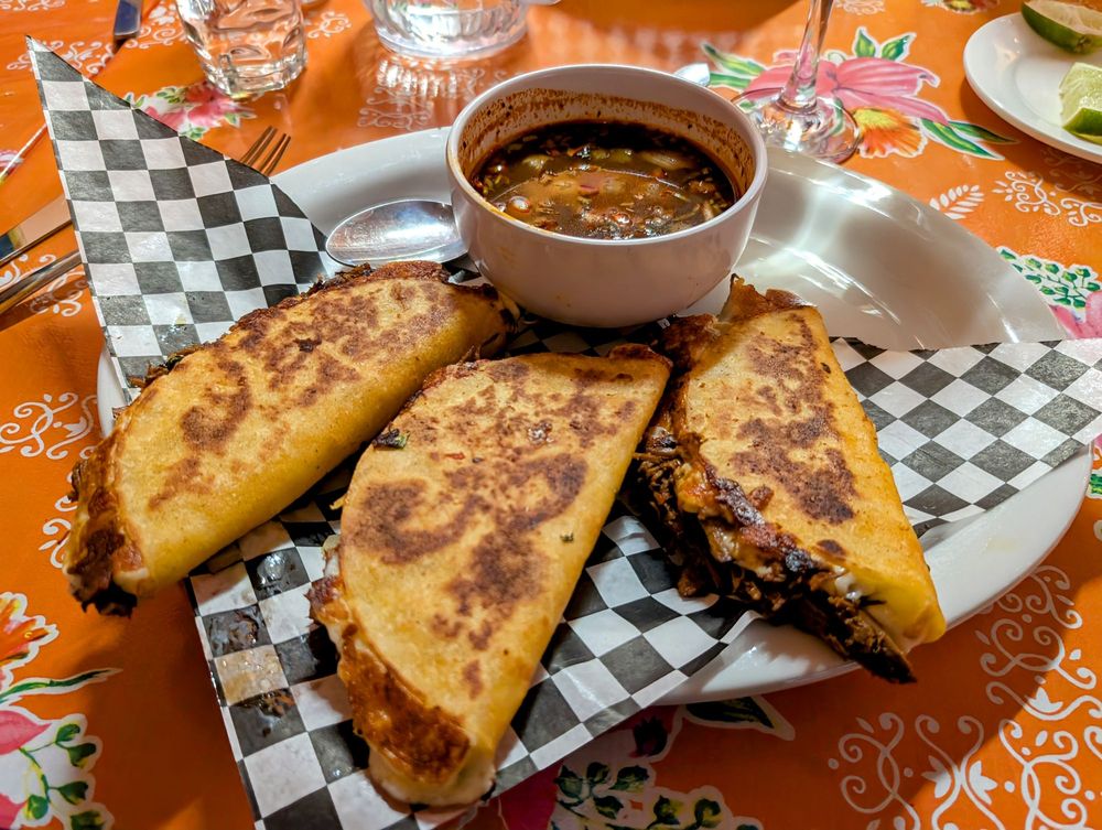 CASA MEXICO - Updated December 2025 - 11 Photos - 7 Kakulu Road, Ottawa ...