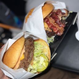 BURGER BODEGA - Updated July 2025 - 944 Photos & 515 Reviews - 4520 ...