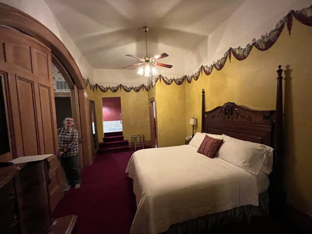 DECKER HOTEL & RESTAURANT - Updated October 2025 - 32 Photos & 24 ...