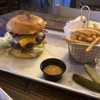 BURGER BAR - Updated August 2025 - 17 Photos & 24 Reviews - 112 ...
