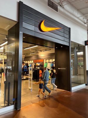 NIKE FACTORY STORE - ONTARIO - Updated October 2025 - 130 Photos & 168 ...