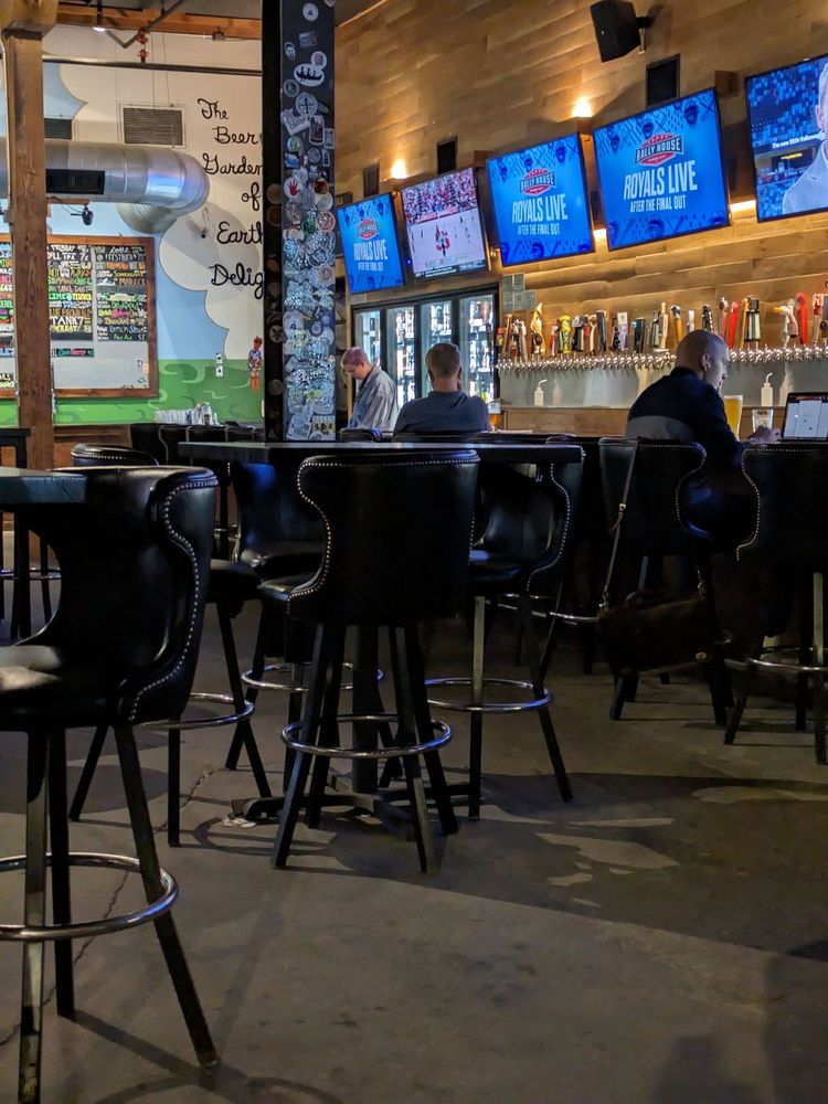 INTERNATIONAL TAP HOUSE - CROSSROADS - Updated May 2026 - 64 Photos ...