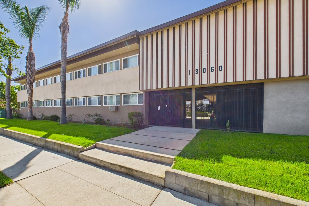 THE BLVD LOFTS - Updated July 2025 - 17 Photos - 16300 Ventura Blvd ...