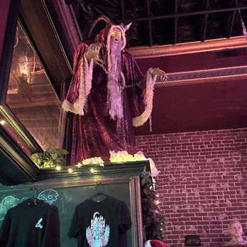 RAVEN’S MANOR - Updated April 2025 - 1329 Photos & 404 Reviews - 235 SW ...