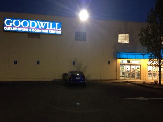 GOODWILL DONATION CENTER - Updated January 2026 - 10 Reviews - 401 S ...