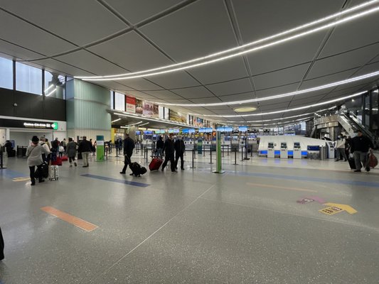 BOSTON LOGAN INTERNATIONAL AIRPORT - TERMINAL E - 46 Photos & 96 ...