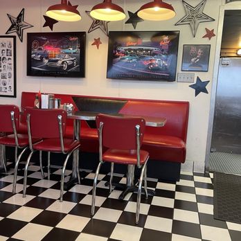 STARLINER DINER - Updated October 2025 - 29 Photos & 26 Reviews - 5111 ...