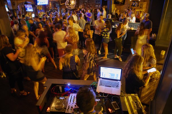 LG’S BAR - 68 Photos & 134 Reviews - American (New) - 1525 N Wells St ...