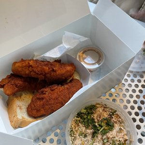 PRETTY BIRD HOT CHICKEN - DOWNTOWN - 901 Photos & 1342 Reviews - 146 ...