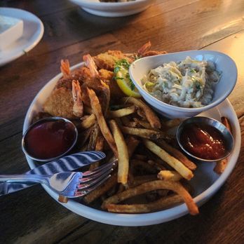 THREE ROSES TAVERN - Updated September 2025 - 56 Photos & 54 Reviews ...