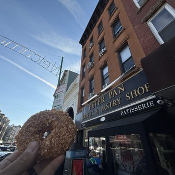 PETER PAN DONUT & PASTRY SHOP - Updated December 2024 - 1805 Photos ...