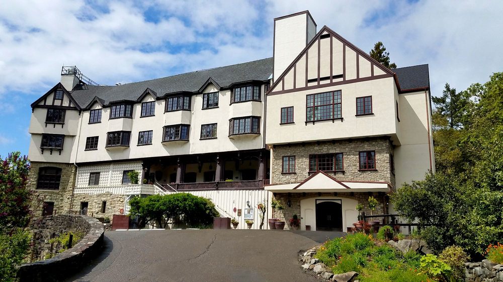Benbow Historic Inn - 262 Photos & 235 Reviews - Hotels - 445 Lake ...