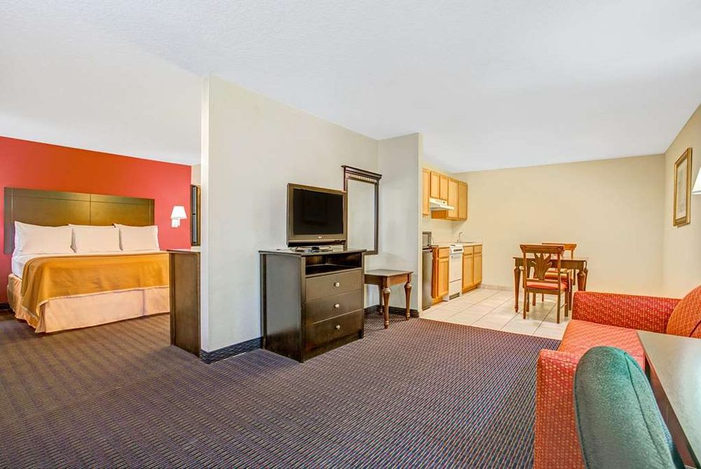 HOWARD JOHNSON EXPRESS INN & SUITES - SOUTH TAMPA /AIRPORT - Updated ...