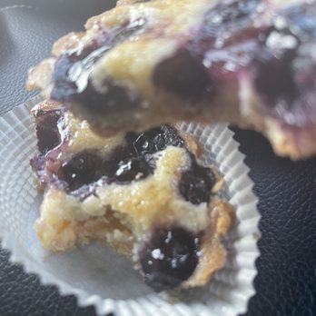 FLYING DUTCHMAN EUROPEAN PASTRY SHOP - Updated 05/2025 - 48 Photos & 88 ...