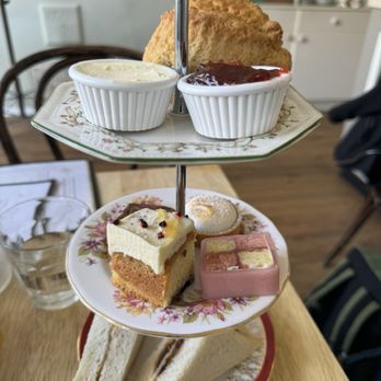 THE ENGLISH ROSE CAFE AND TEA SHOP - Updated October 2025 - 483 Photos ...