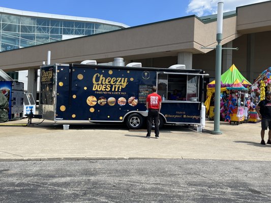 CHEEZY DOES IT - Updated October 2025 - 19 Photos - Louisville ...