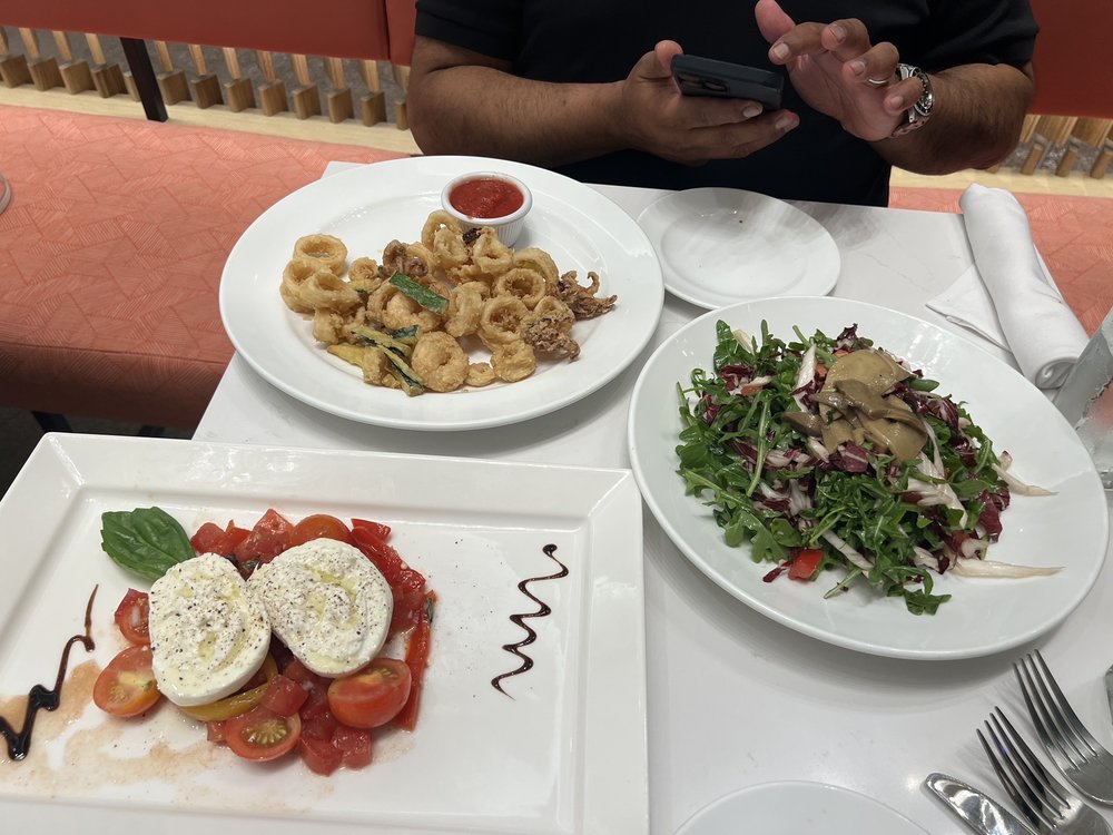 MOZZARELLA BAR - 12 Photos - 1 American Dream Way, East Rutherford, New ...