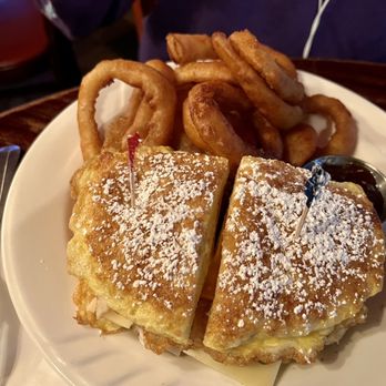 SHENANIGAN’S OLD ENGLISH PUB - Updated June 2024 - 195 Photos & 197 ...