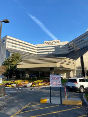 DOUBLETREE BY HILTON NEWARK AIRPORT PARKING - Updated October 2025 - 17 ...