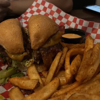 MUGSHOTS GRILL & BAR - COLLIERVILLE, TN - Updated December 2025 - 30 ...