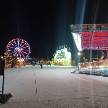 YULETIDE AT DEVON - Updated December 2025 - 35 Photos - 23 Dorset Rd ...