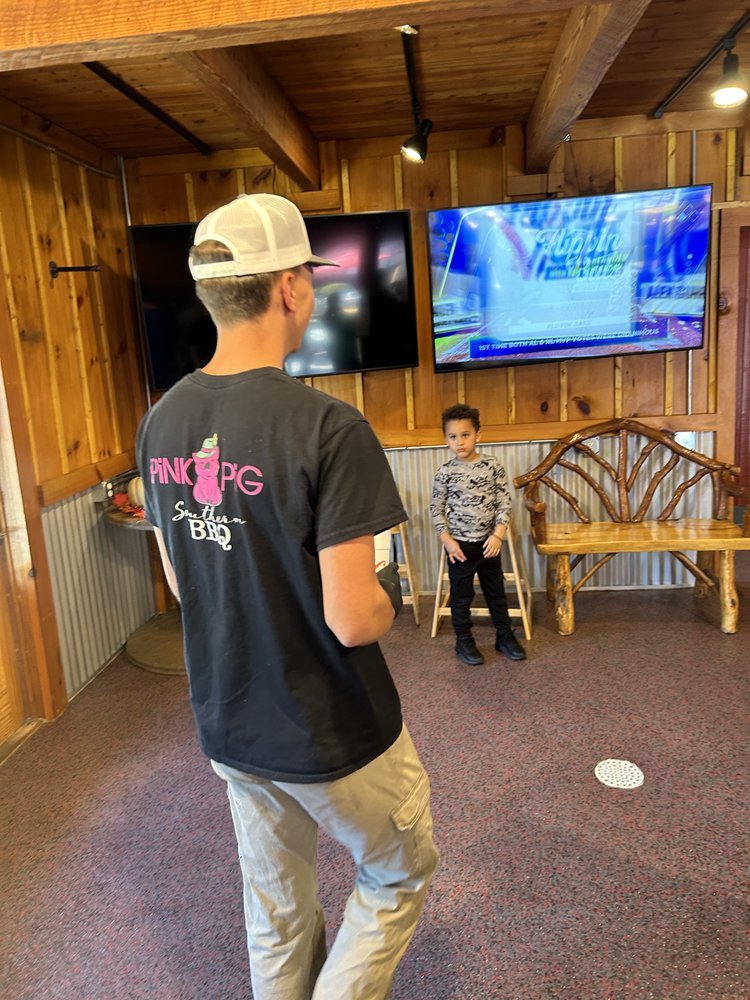 PINK PIG SOUTHERN BBQ - 663 Edelweiss St, Helen, Georgia - Southern ...