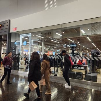 VAUGHAN MILLS - Updated January 2026 - 265 Photos & 184 Reviews - 1 ...