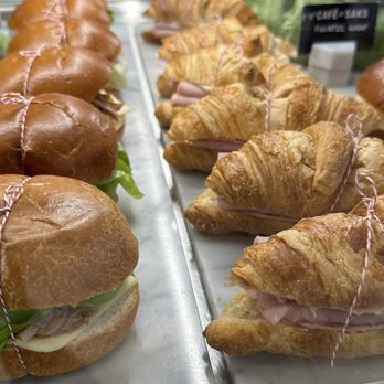 CAFÉ AT SAKS - Updated December 2025 - 39 Photos & 17 Reviews - 611 5th ...