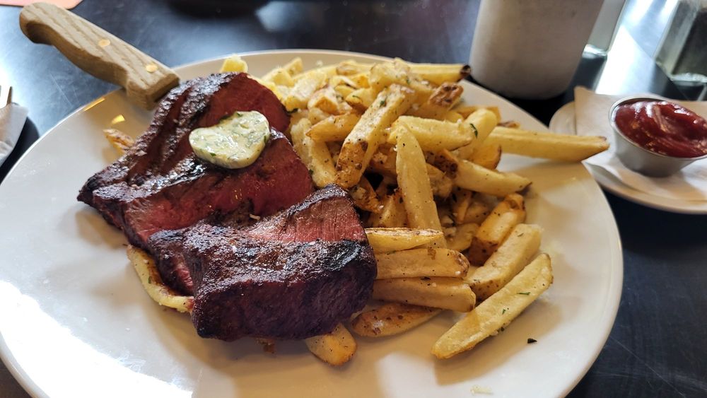 BOREALIS GRILLE & BAR - 58 Photos & 96 Reviews - 4336 King Street E ...