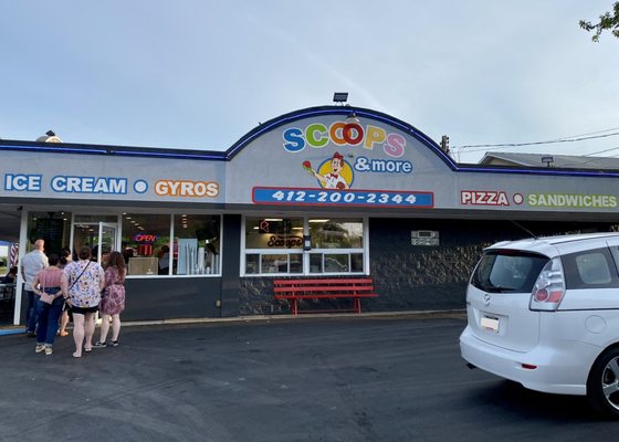 SCOOPS & MORE - Updated August 2025 - 73 Photos & 52 Reviews - 7012 ...