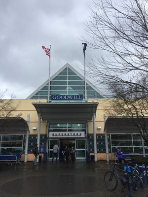 GOODWILL INDUSTRIES OF THE COLUMBIA WILLAMETTE - 39 Photos & 94 Reviews ...