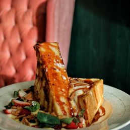 MAVEN - Updated December 2025 - 206 Photos & 124 Reviews - 1006 17 Ave ...