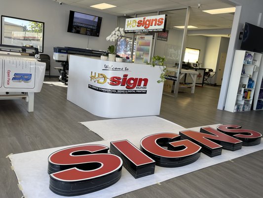 HD SIGNS - Updated December 2025 - 22 Photos - 17401 Beach Blvd ...