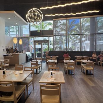 RINKA - Updated September 2025 - 3498 Photos & 564 Reviews - 1001 Queen ...