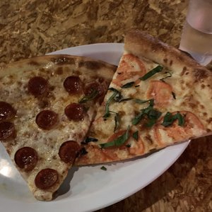 SLICE DOWNTOWN - 13 Photos - 910 Willamette St, Eugene, Oregon - Pizza ...